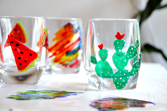 Kdo má kterou skleničku? Tvoříme značky ze slupovacích barev! :: My-amos